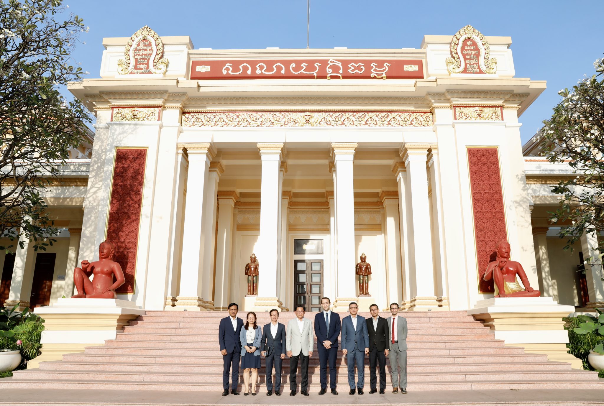 RULE - Aix-Marseille University Pay a Courtesy Visit to the Minister of ...